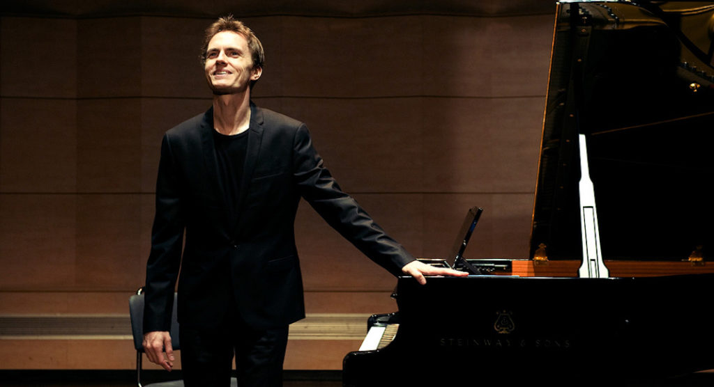 Beethoven interprété par le pianiste français Alexandre Tharaud à l ...