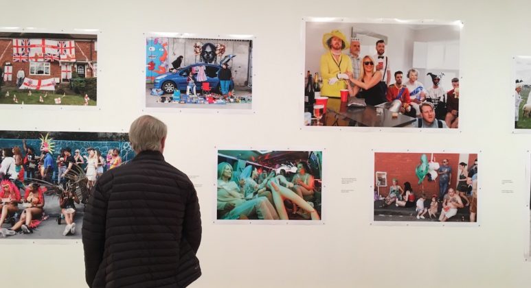 Voyage au centre de l’Humanité avec Martin Parr à la National Portrait ...