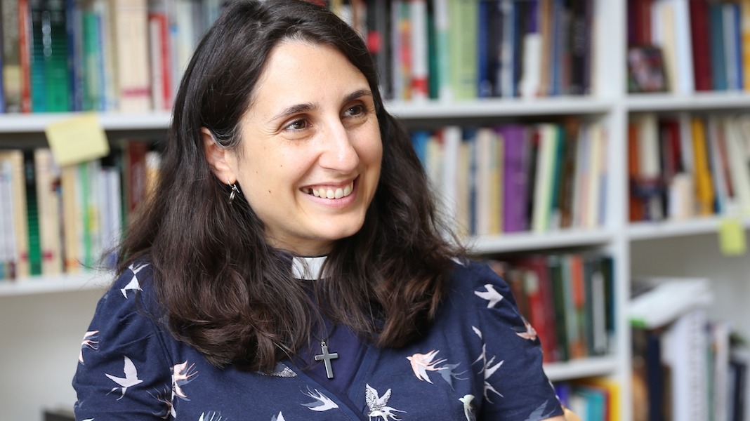 Sa foi l'a conduite jusqu'à l'Archevêque de Canterbury