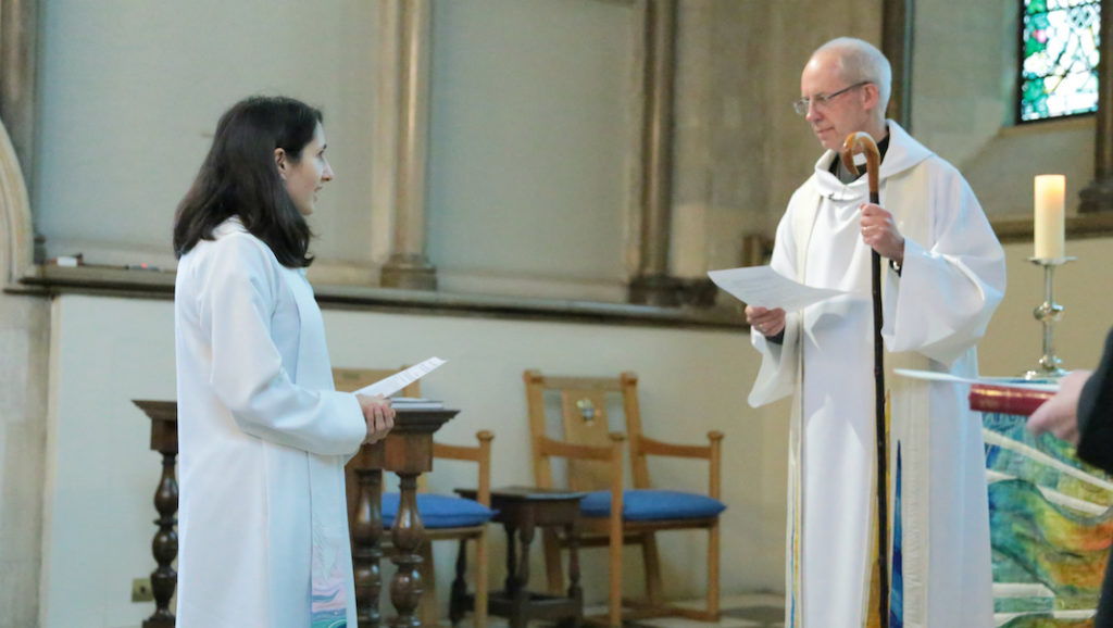 Sa foi l'a conduite jusqu'à l'Archevêque de Canterbury
