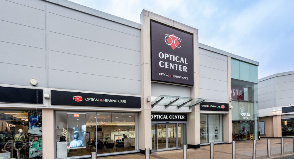 Optical Center voit grand au Royaume-Uni